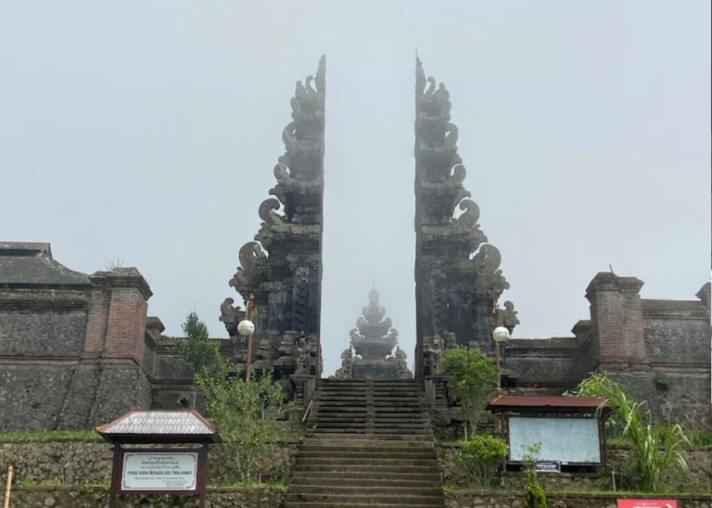 Pura Pasar Agung Besakih, Tempat Suci di Perut Gunung Agung yang Penuh ...
